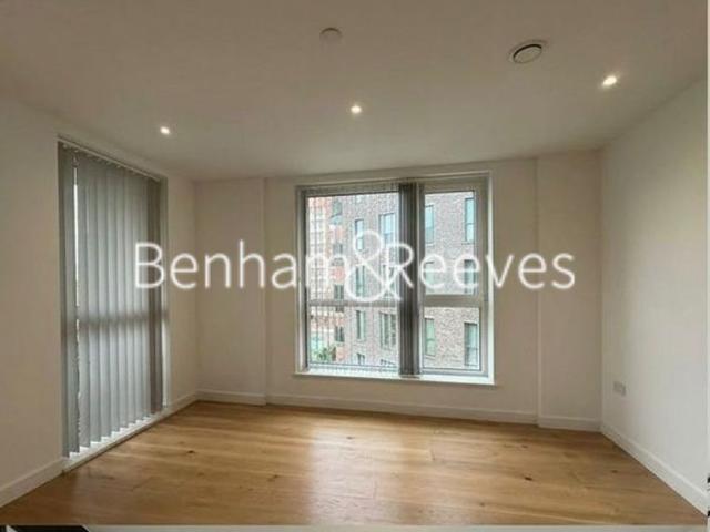 Wayfare House North, Escapade Place E14, 1 bed flat to rent, £2,100 pcm | PrimeLocation