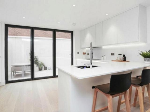 Wayford Terrace, Acton, W3 3 bed end of terrace house to rent £3,900 pcm £900 pw