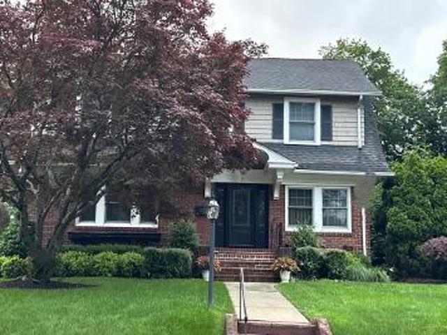 Wayland Dr