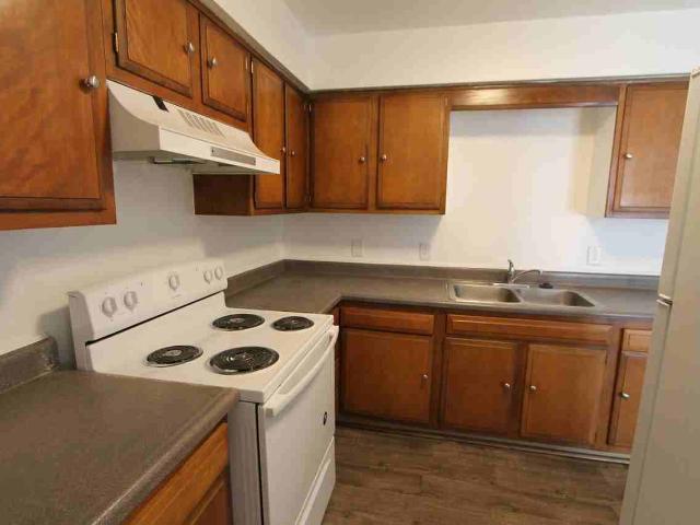 Wayland Square 1 Bedroom Apartment for Rent at 3709 Harrison St, Bellevue, NE 68147