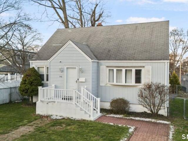 Wayne St, Bridgeport, Home For Sale