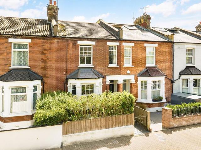 Waynflete Street, London SW18 2 bed flat to rent £2,600 pcm £600 pw