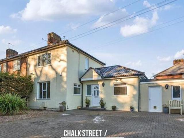Wayside Grove, London, 2 Bedroom End