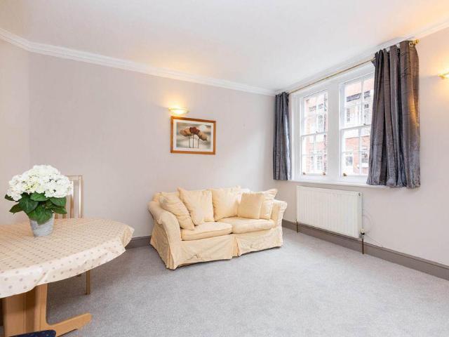 WC1H 1 bed flat to rent £2,145 pcm £495 pw