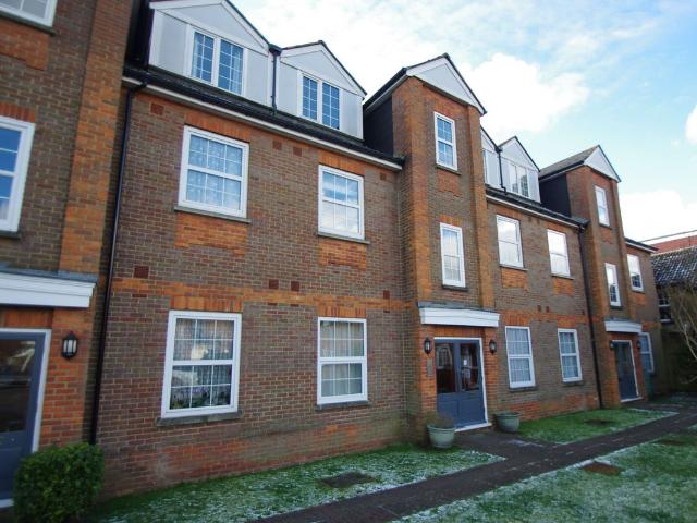 WD18, Watford, 1 bed flat to rent, £1,200 pcm | PrimeLocation