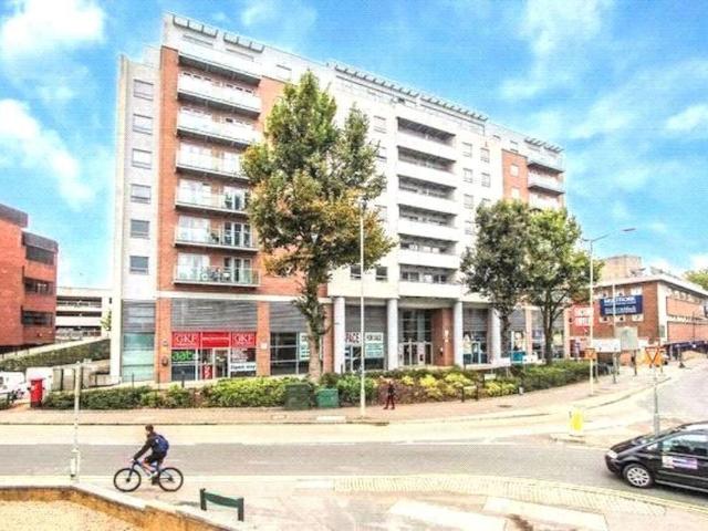 WD18, Watford, 1 bed flat to rent, £1,300 pcm | PrimeLocation