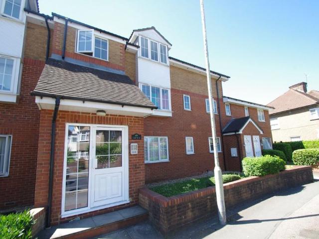 WD18, Watford 1 bed flat to rent £1,325 pcm £306 pw