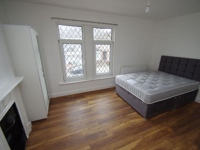 WD18, Watford, Room to rent, £850 pcm | PrimeLocation