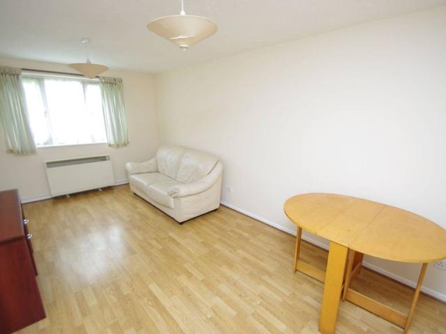 WD24, Watford, 1 bed flat to rent, £1,200 pcm | PrimeLocation