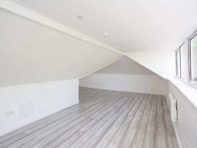 WD23, Bushey, 2 bed flat to rent, £1,850 pcm | PrimeLocation