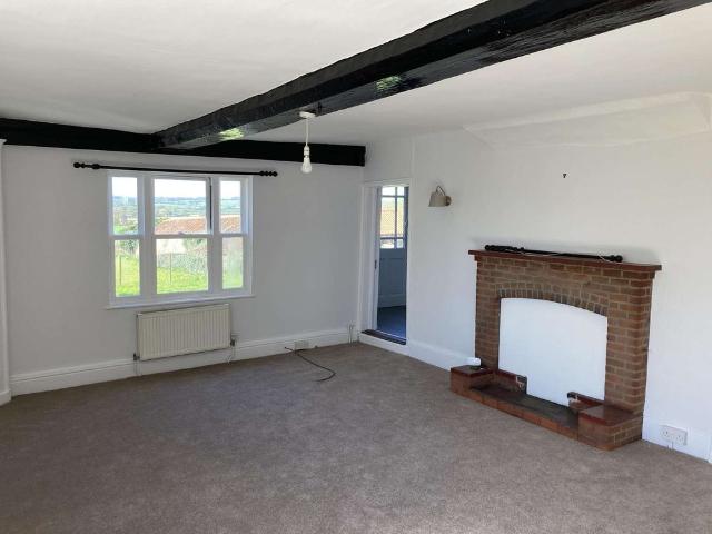 We are pleased to present this charming Grade II listed four bedroom detached farmhouse, set within its own private garden and surrounded by open farmland. The