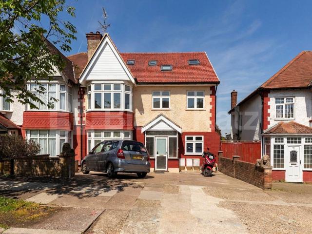 We are pleased to present this modern two double bedroom apartment that has been finished to a luxury standard