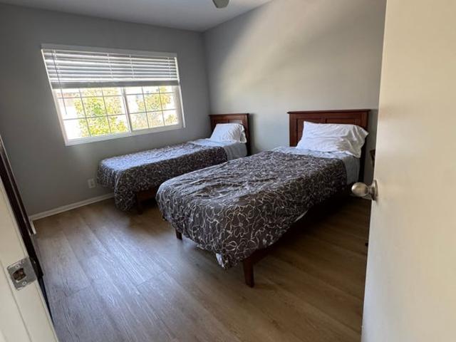 We have a room available for two students in a vib
