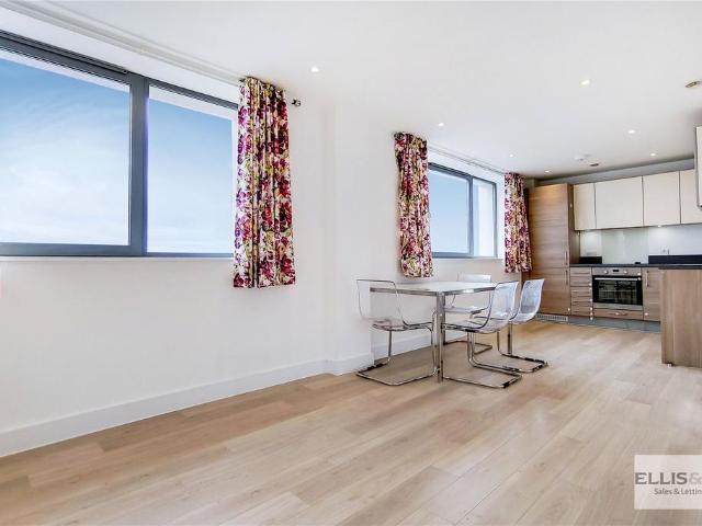 Wembley, Central Square, HA9 2 bed apartment to rent £2,200 pcm £508 pw