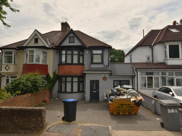 Wembley, HA0 4 bed semi detached house to rent £4,050 pcm £935 pw