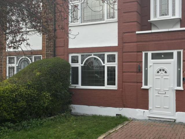 Wembley HA0 5 bed semi detached house to rent £3,500 pcm £808 pw