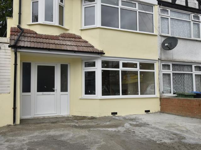 Wembley, HA0 3 bed end of terrace house to rent £2,450 pcm £565 pw