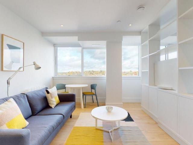 Wembley HA9 1 bed flat to rent £7,345 pcm £1,695 pw