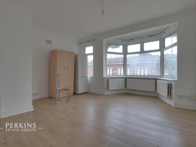 Wembley, HA9 2 bed maisonette to rent £1,800 pcm £415 pw