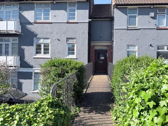 Wembley HA9, 3 bed flat to rent, £2,100 pcm | PrimeLocation