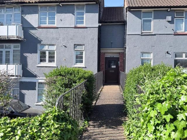 Wembley, HA9 3 bed flat to rent £2,100 pcm £485 pw