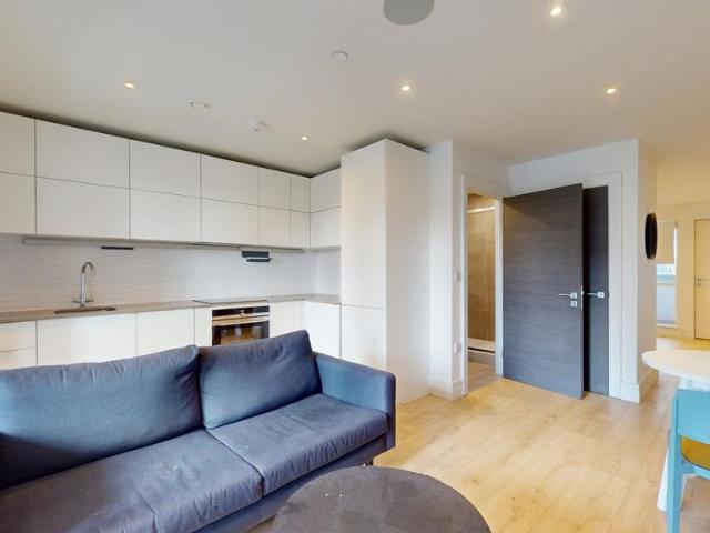 Wembley HA9 Studio to rent £1,795 pcm £414 pw