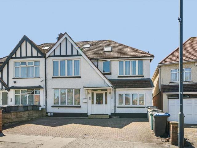 Wembley Hill Road, Wembley HA9 2 bed flat to rent £2,500 pcm £577 pw