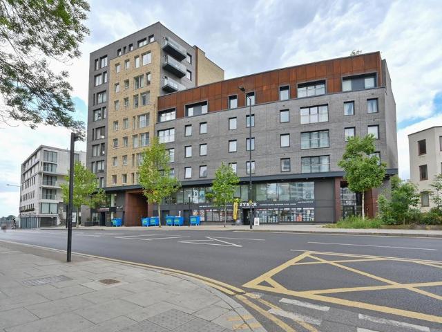 Wembley Hill Road, Signia Court. 3 bed apartment to rent £2,500 pcm £577 pw