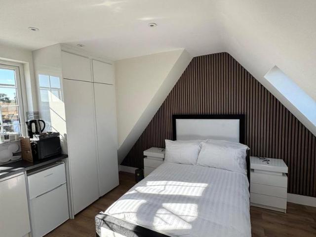 Wembley, London HA0 1 bed semi detached house to rent £1,390 pcm £321 pw