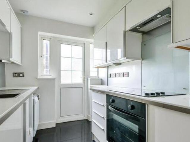 Wentworth Court, Wentworth Road, 2 Bedroom Flat