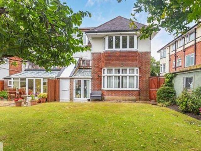 Wentworth Avenue, Southbourne, Studio Flat For