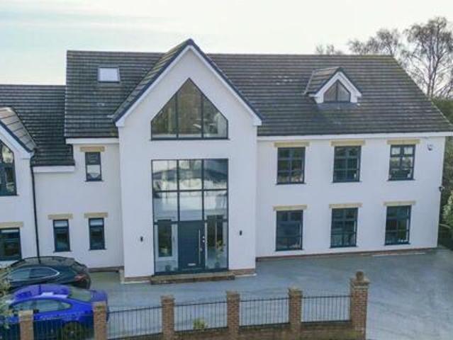 Wentworth Avenue, Whitefield, 9 Bedroom Detached