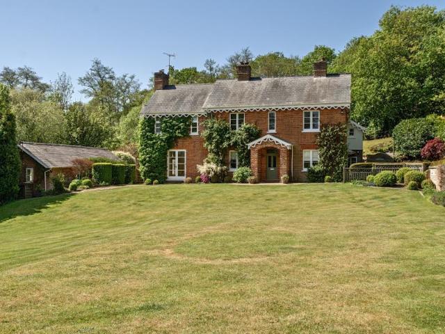 Wentworth Drive, Wentworth Estate. 4 bed detached house to rent £14,000 pcm £3,231 pw
