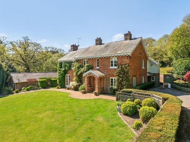 Wentworth Drive Virginia Water GU25 4 bed detached house to rent £15,000 pcm £3,462 pw