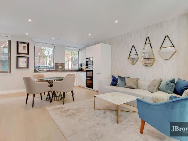 Wentworth Street, London E1, 2 bed flat to rent, £4,000 pcm | PrimeLocation