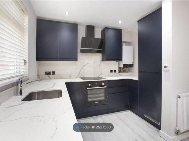 Wentworth Park, London N3, 1 bed flat to rent, £1,720 pcm | PrimeLocation