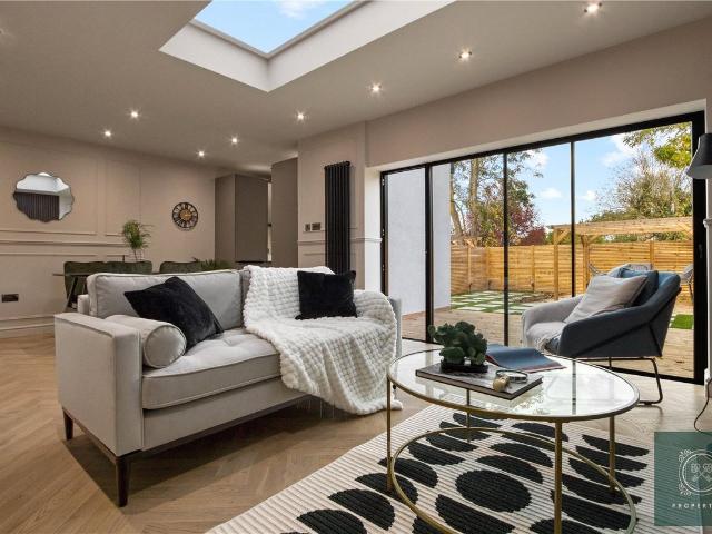 Wentworth Park, London N3, 2 bed flat to rent, £2,500 pcm | PrimeLocation