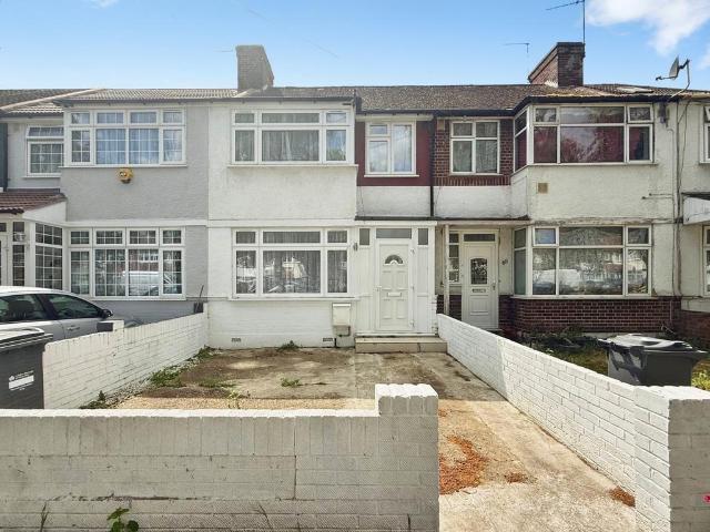 Wentworth Road, Southall, UB2 3 bed terraced house to rent £2,100 pcm £485 pw