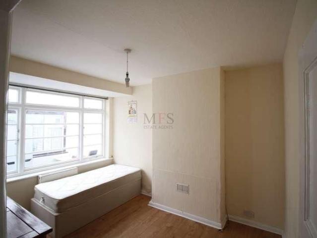 Wentworth Road, Southall, UB2