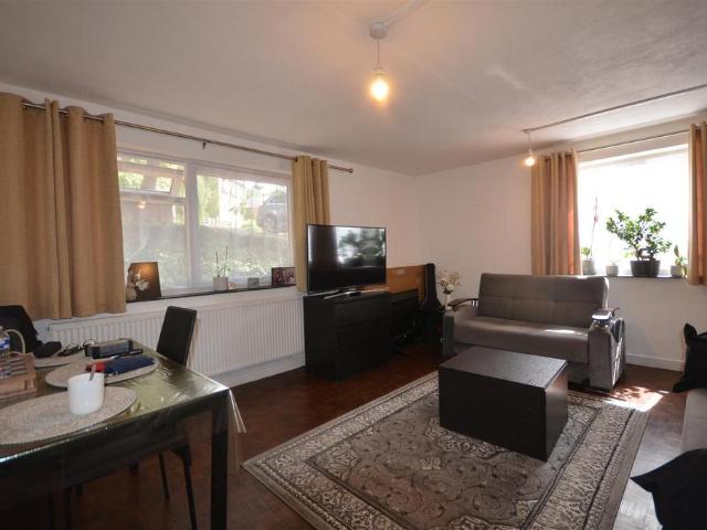 Wendela Court, Harrow On The Hill. 2 bed flat to rent £1,795 pcm £414 pw