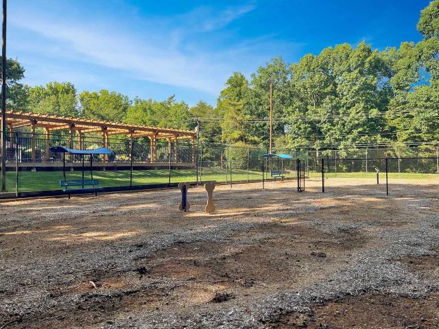 Wendover River Oaks 1 Bedroom Apartment for Rent at 1 River Oaks Dr, Greensboro, NC 27409