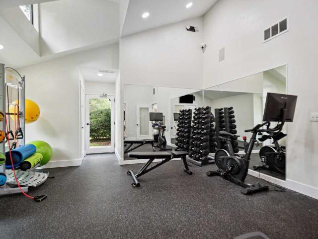 Wendover River Oaks 1 Bedroom Apartment for Rent at 1 River Oaks Dr, Greensboro, NC 27409
