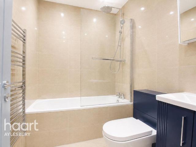 Wendover Road, AYLESBURY 2 bed apartment to rent £1,325 pcm £306 pw