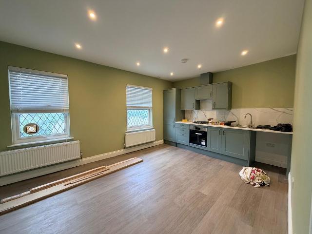 Wendover Road, Aylesbury HP21, 2 bed flat to rent, £1,300 pcm | PrimeLocation
