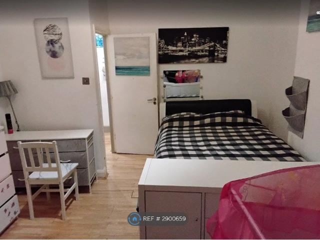 Wendover Road, London NW10, Room to rent, £850 pcm | PrimeLocation