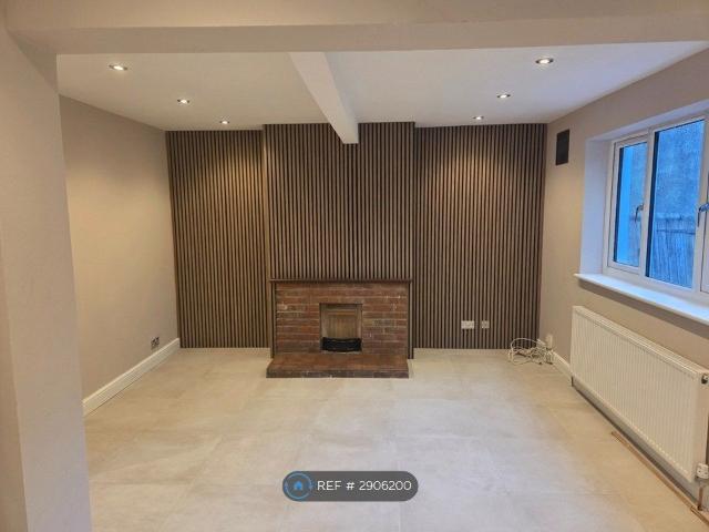 Wendover St, High Wycombe HP11, 3 bed semi detached house to rent, £2,250 pcm | PrimeLocation