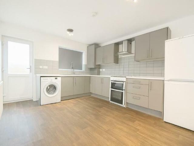 Wendover Street, High Wycombe HP11, 1 bed flat to rent, £1,300 pcm | PrimeLocation