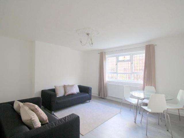 Wenlock Court, New North Road, Old Street N1, 3 bed flat to rent, £3,402 pcm | PrimeLocation
