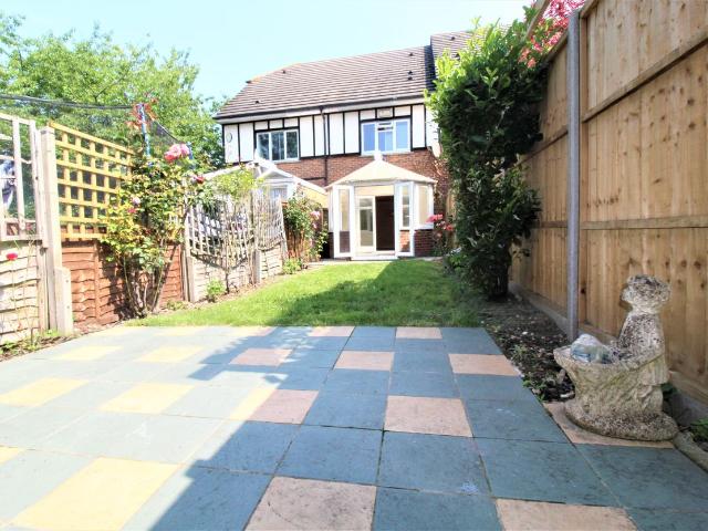 Wenlock Gardens, Hendon Central NW4, 3 bed town house to rent, £3,250 pcm | PrimeLocation