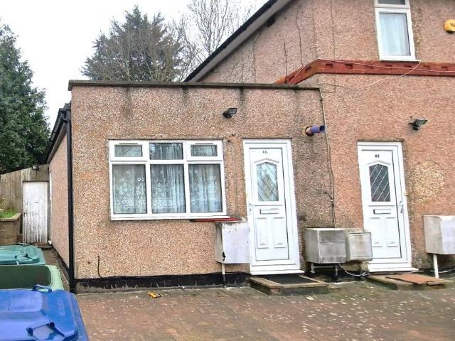 Wenlock Road, Edgware HA8, Studio to rent, £1,200 pcm | PrimeLocation